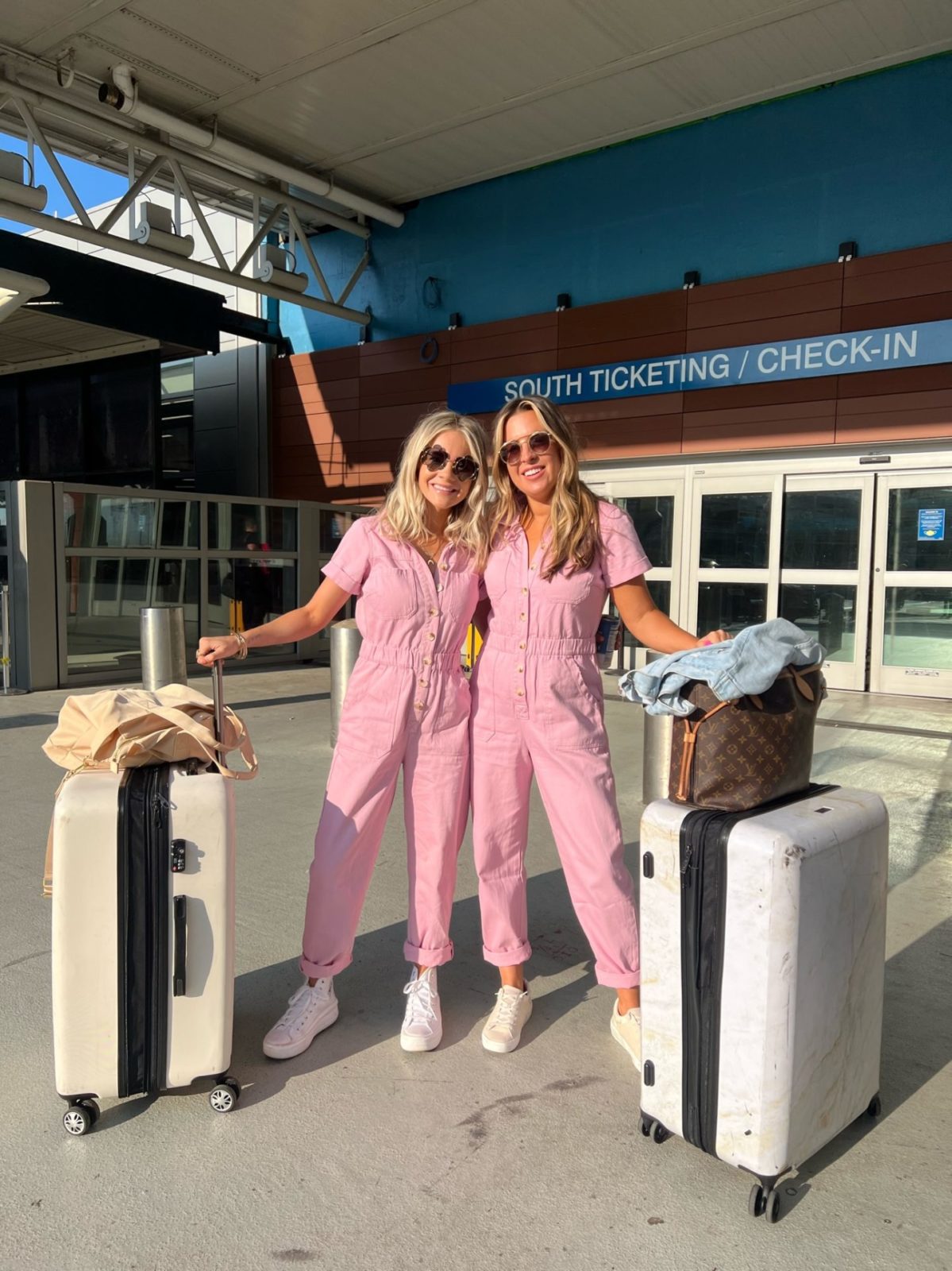 TOP 10 TRAVEL ESSENTIALS