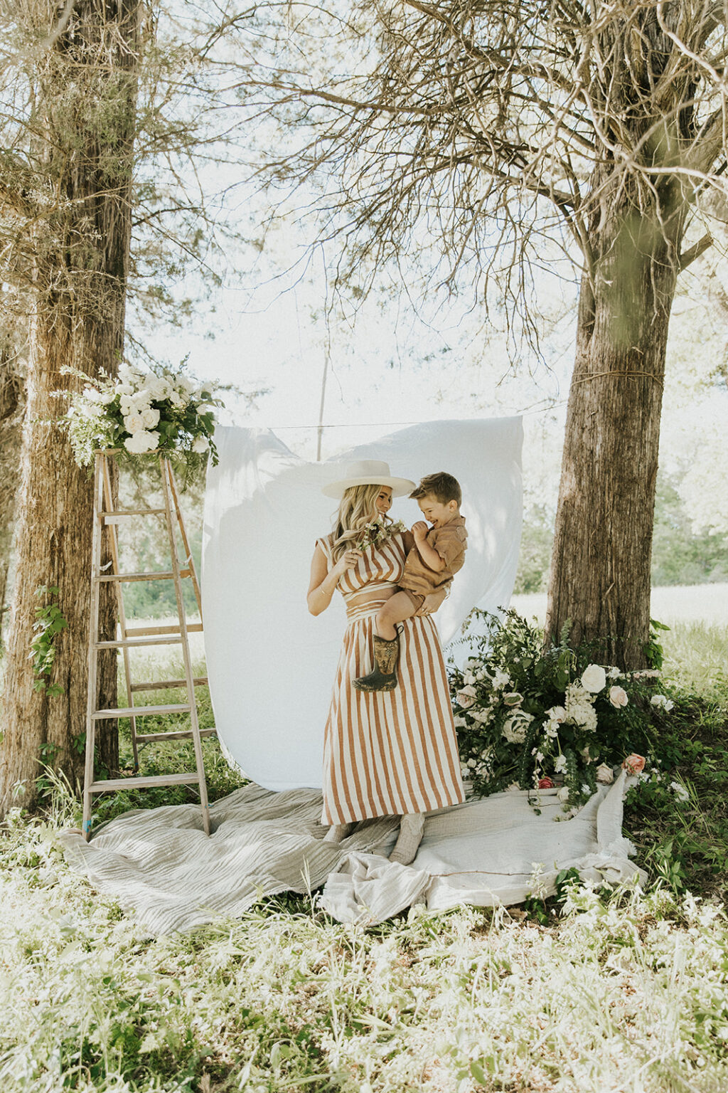 FAMILY SUMMER SUNSET MEADOW PHOTOSHOOT – Hunter Premo