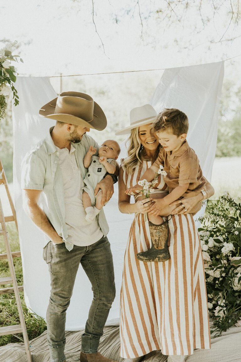 FAMILY SUMMER SUNSET MEADOW PHOTOSHOOT – Hunter Premo