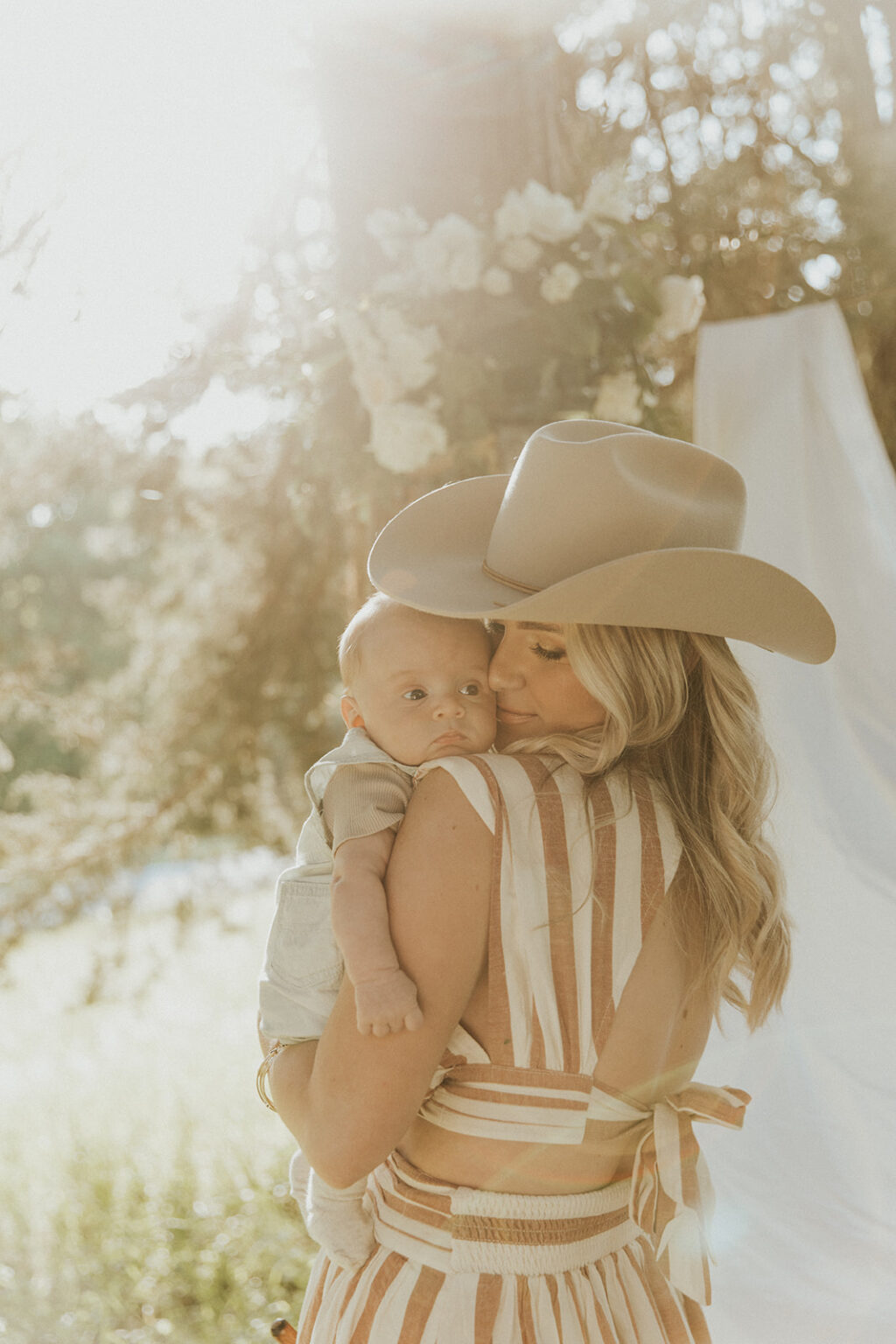 FAMILY SUMMER SUNSET MEADOW PHOTOSHOOT – Hunter Premo