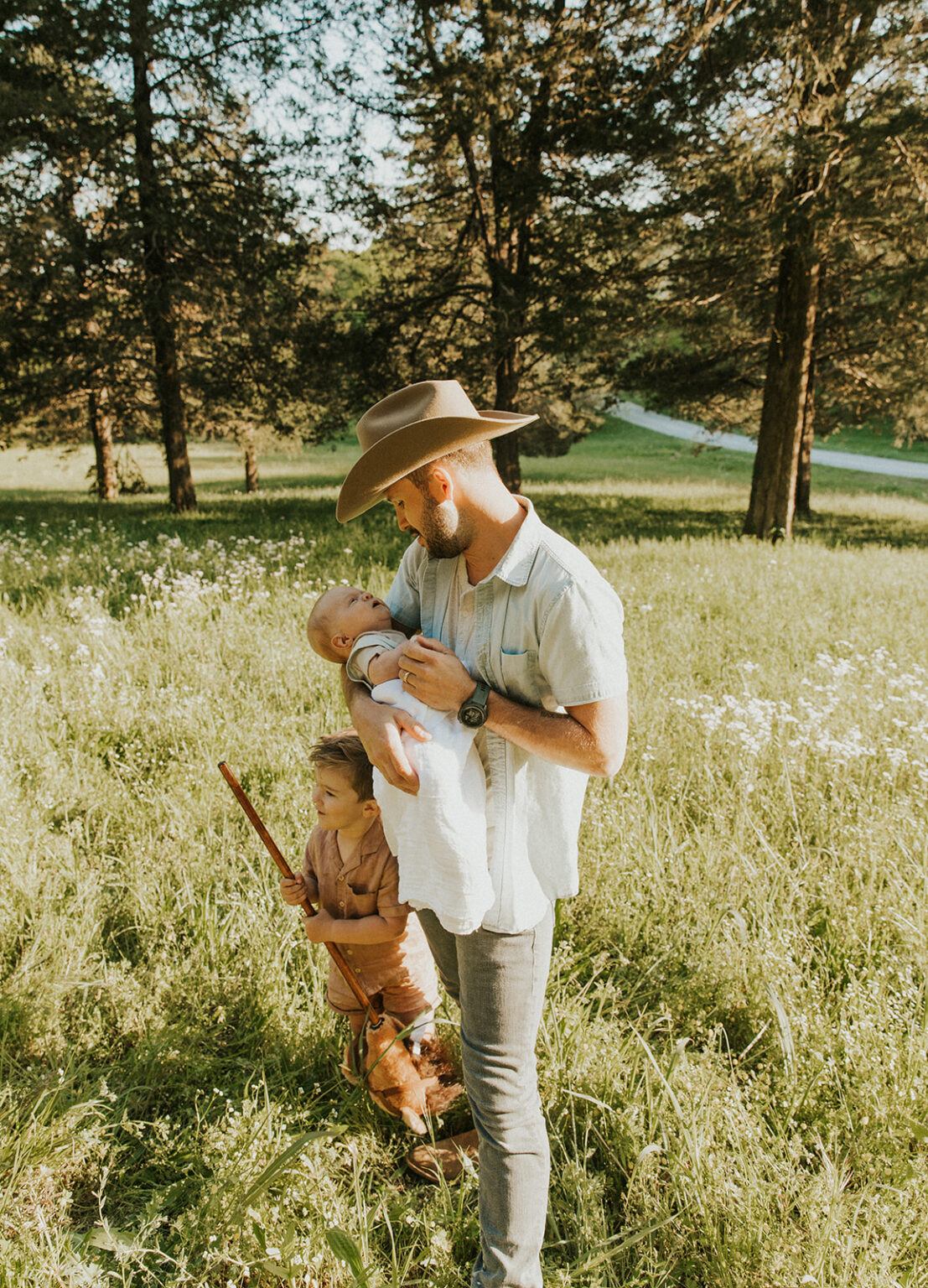 FAMILY SUMMER SUNSET MEADOW PHOTOSHOOT – Hunter Premo