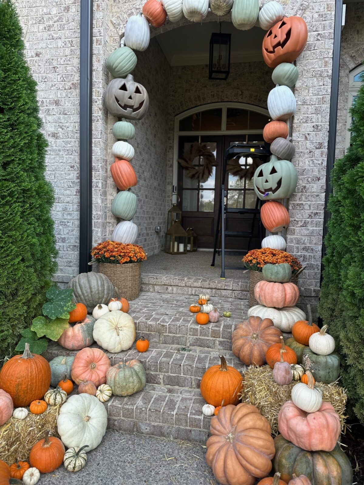 MY DIY FRONT DOOR PUMPKIN ARCH – Hunter Premo