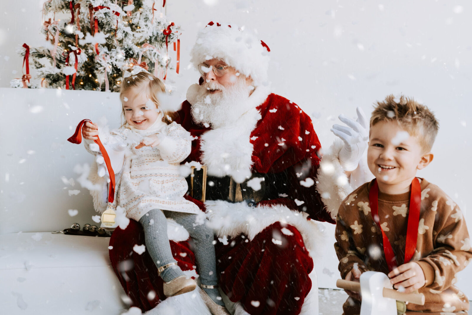 CHRISTMAS PICTURES WITH SANTA – Hunter Premo