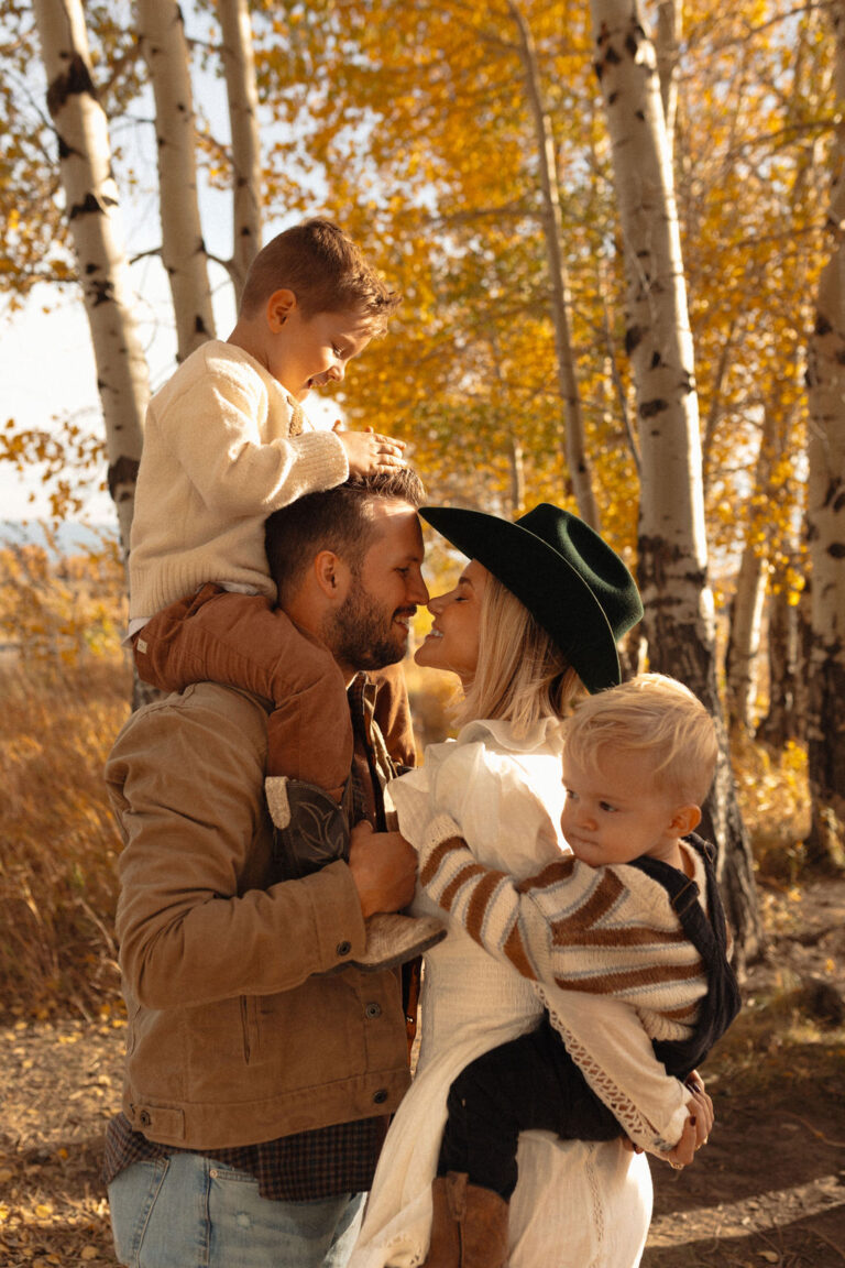 WESTERN INSPIRED FAMILY PHOTO OUTFITS – Hunter Premo
